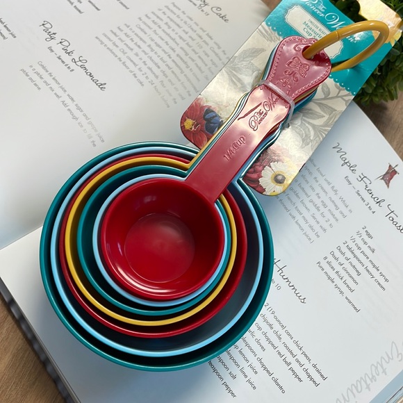 Pioneer Woman Measuring Cups